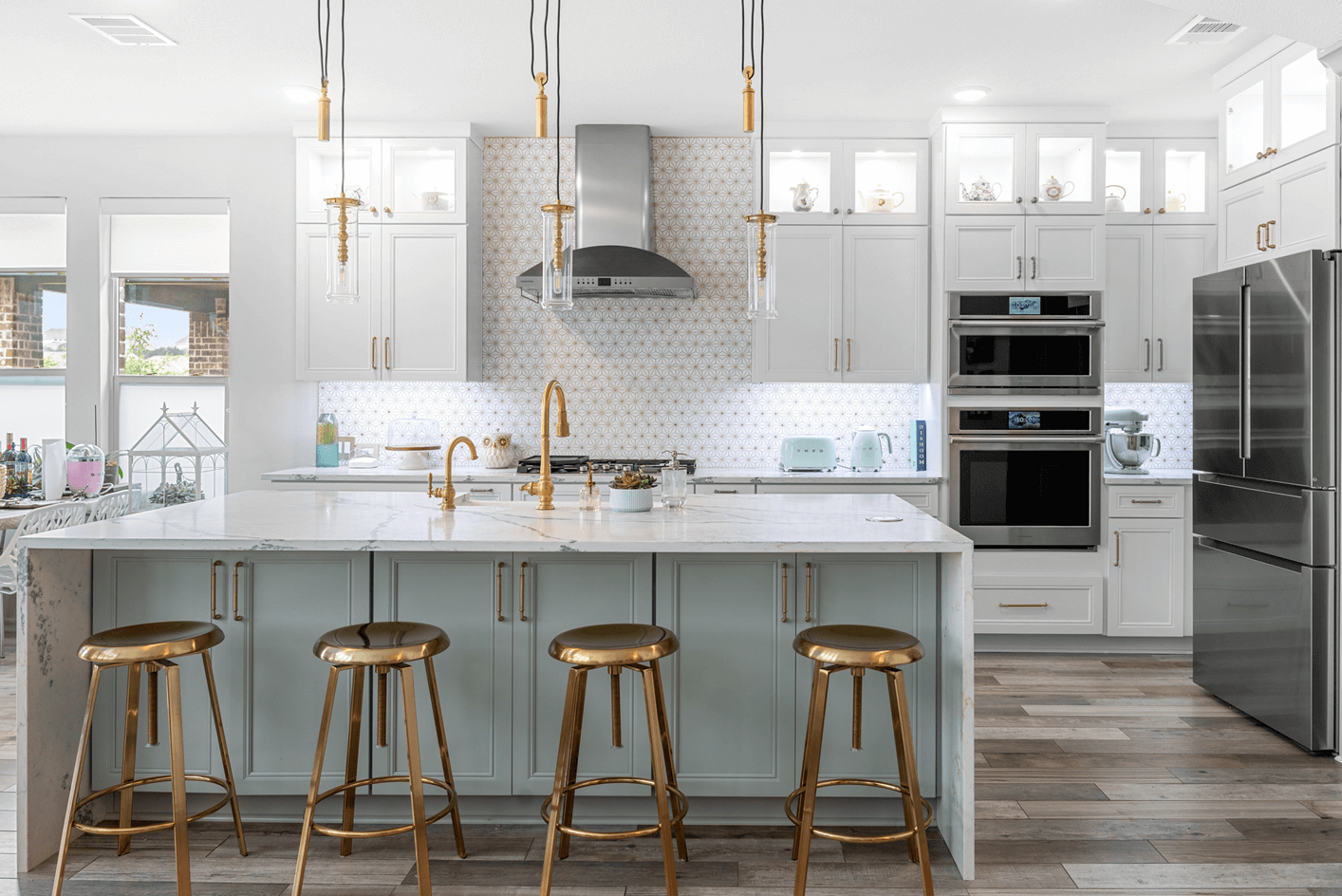 How to Make a Statement with Two-Tone Kitchen Cabinets